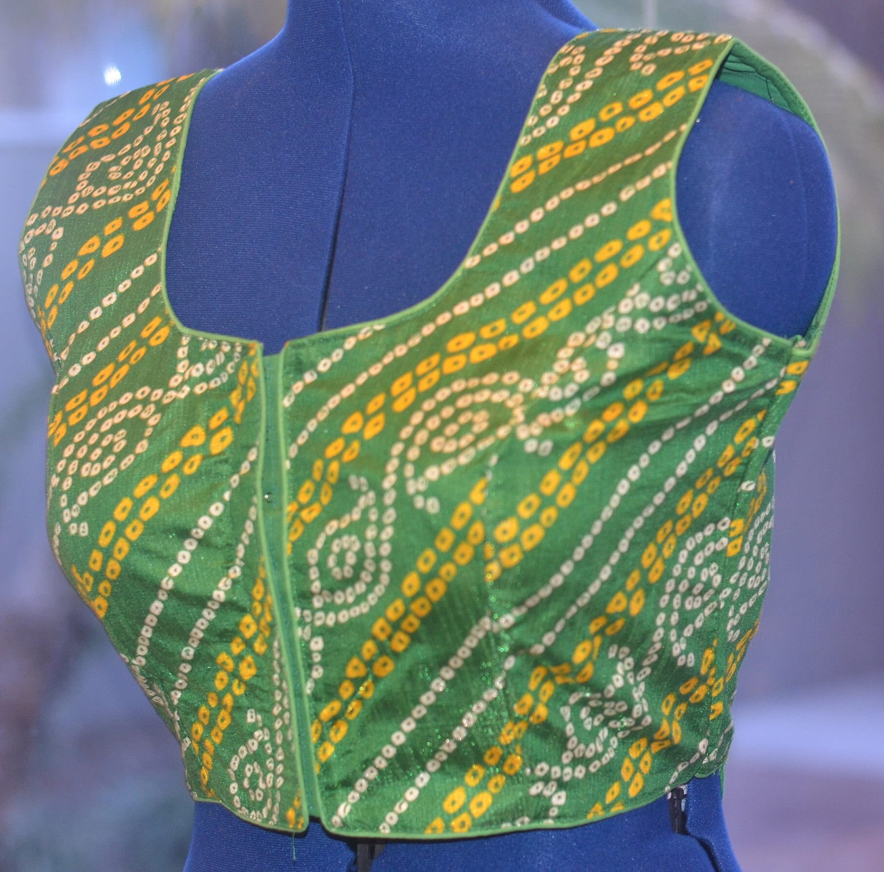 Bandhani Sleeveless Saree Blouse With Designer Look/ Cocktail Saree ...