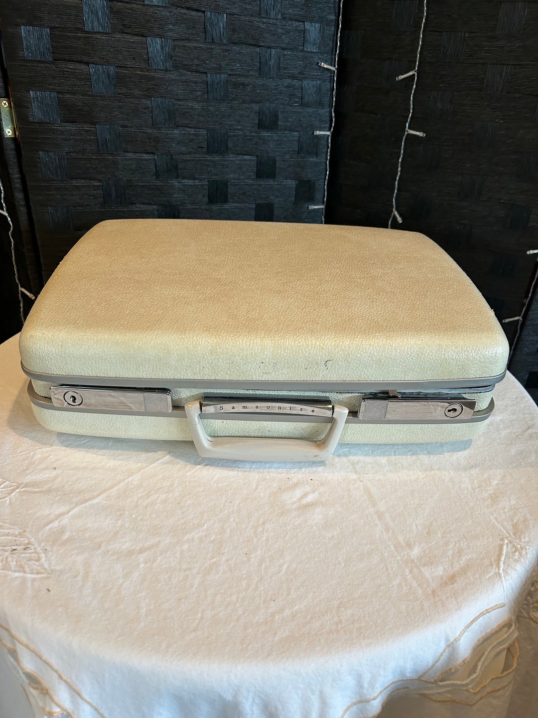 A Vintage Samsonite Hard Sided Vanity Case Preowned With Baby Blue ...