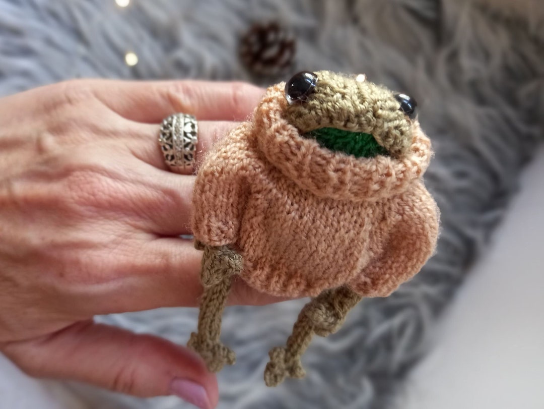 Tiny Knitted Frog, Baby Froggie, Miniature Froggie Friend, Tiny Sweater ...