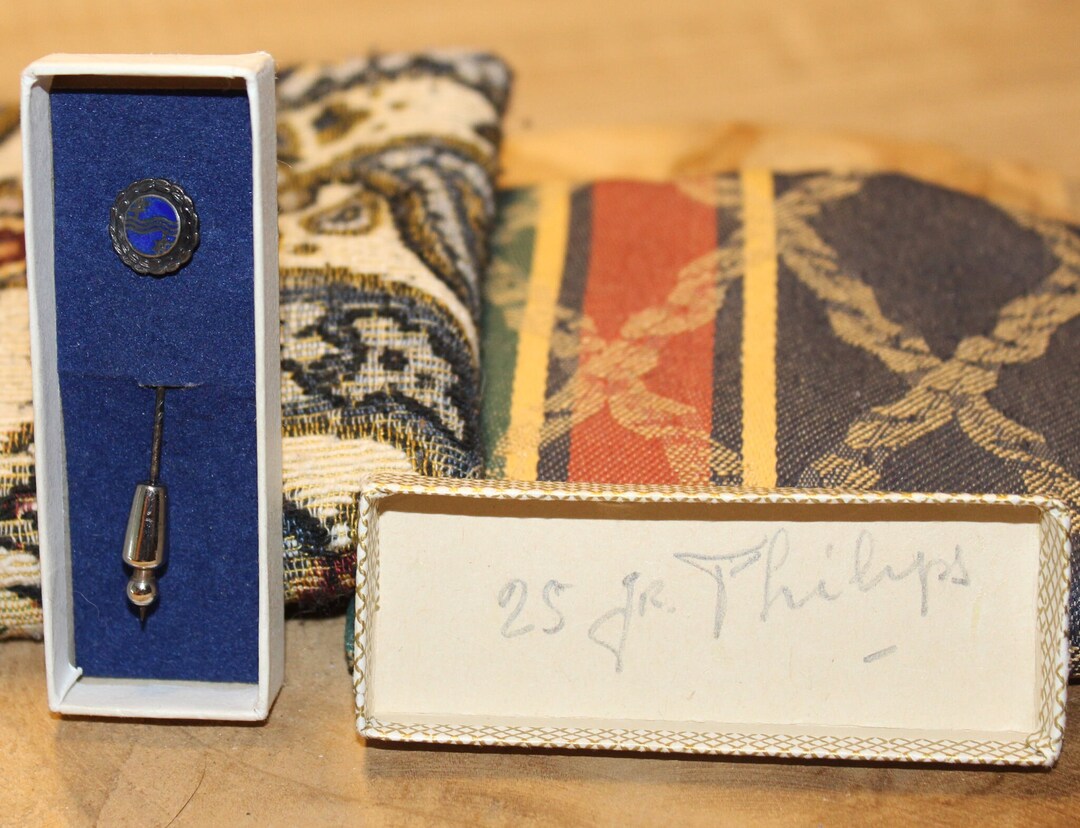 Vintage Philips Employee Badge 25 Years of Service Pin - Etsy