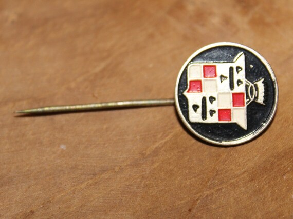 Cadillac logo pin badge - vintage automotive / Americ… - Gem