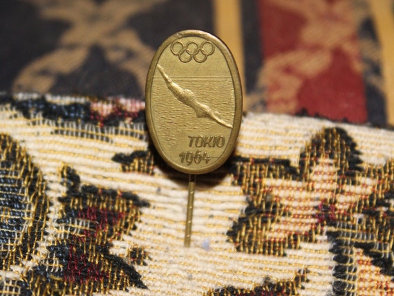 Tokio 1964 olympics pin - olympic sport diving emblem - Gem