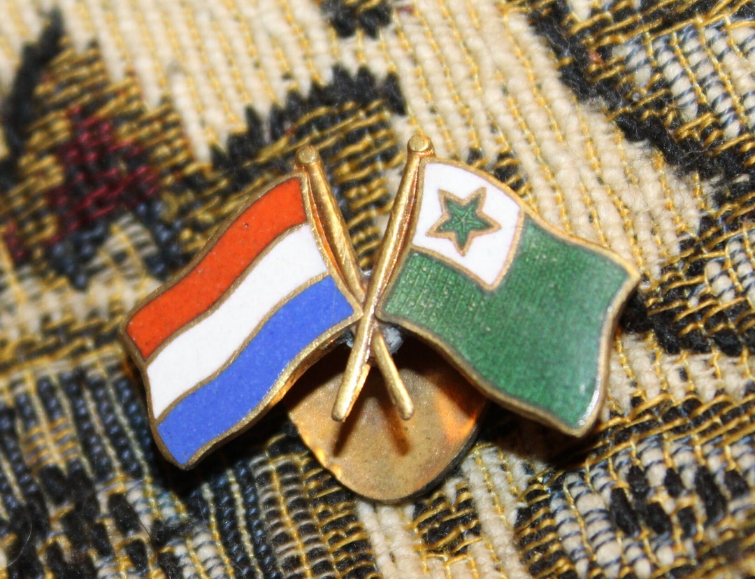 Vintage Esperanto Enamel Buttonhole Pin - Dutch and Esperanto Flag ...