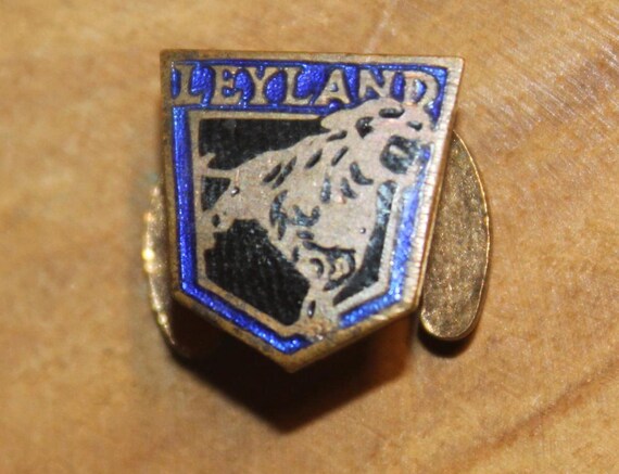 1950's British Leyland lorry bus lapel button - Ename… - Gem