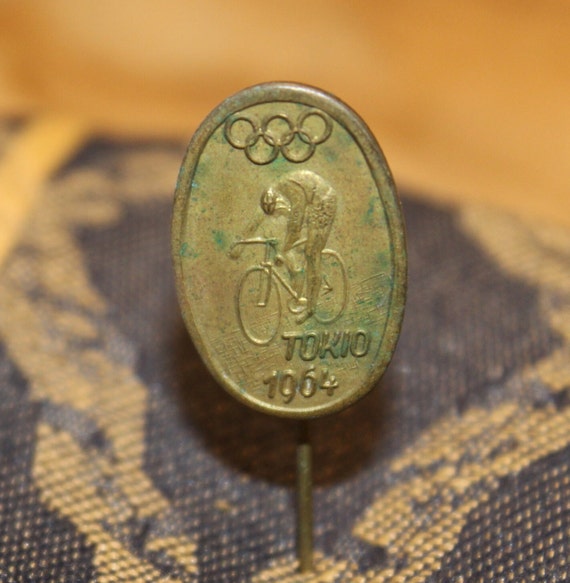 Tokio Olympics 1964 pin - olympic games cycling badge - Gem