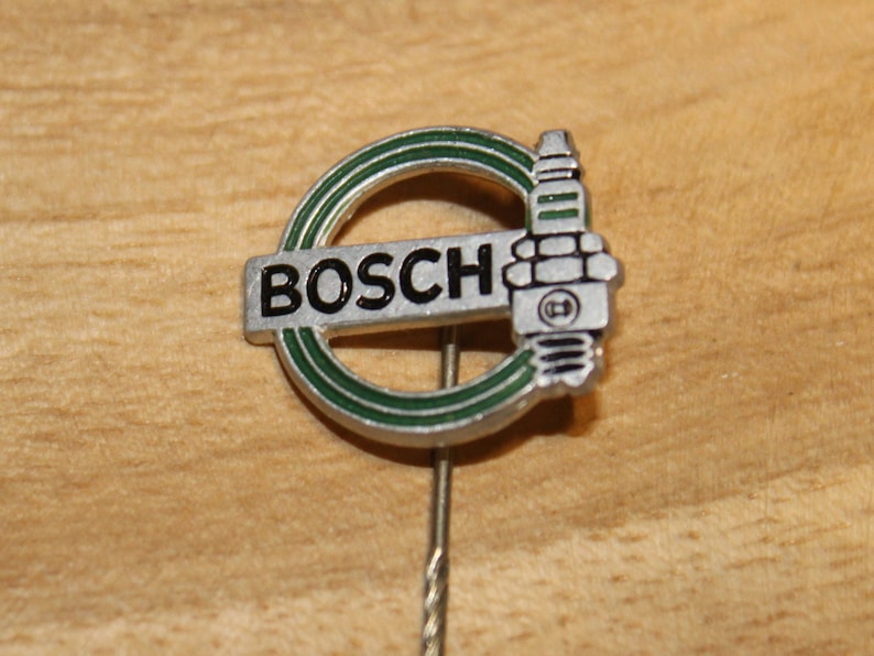Vintage BOSCH Spark Plug Logo Pin Badge - Technical Parts Advertising ...