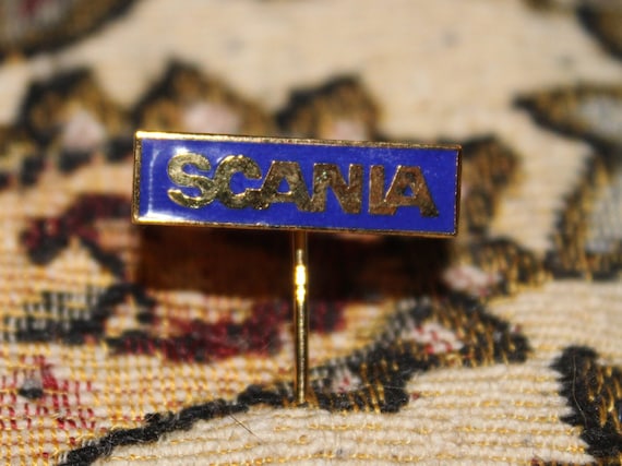 Vintage Scania vabis enamel pin - swedish truck adver… - Gem