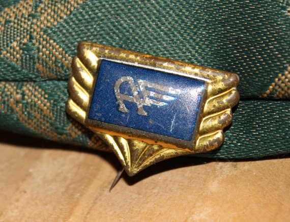 austin motor car pin badge - vintage automotive 1950's - Gem