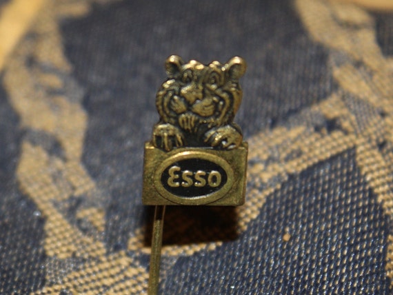 vintage esso tiger pins - 1960's petroliana pin lapel… - Gem