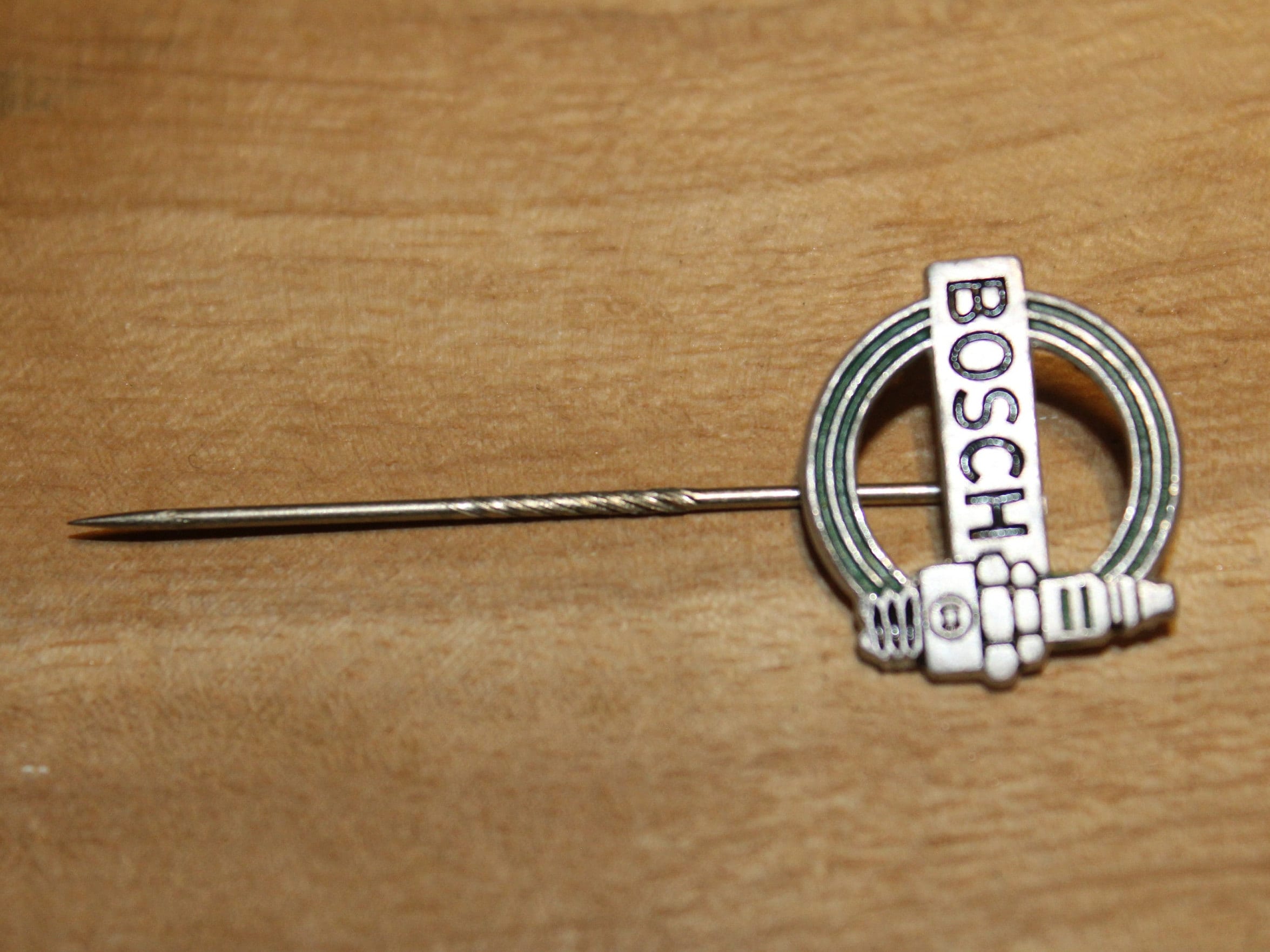 Vintage BOSCH Spark Plug Logo Pin Badge - Technical Parts Advertising ...