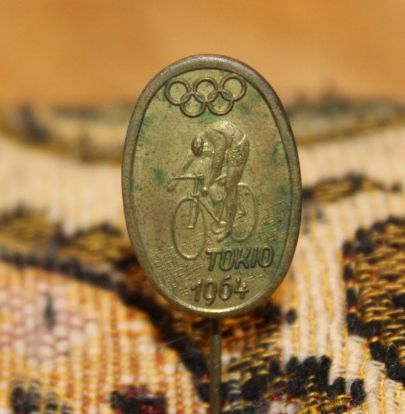 Tokio Olympics 1964 pin - olympic games cycling badge - Gem