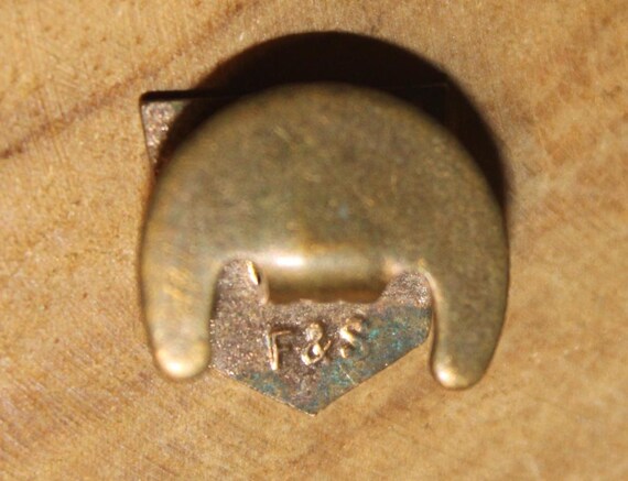 1950's British Leyland lorry bus lapel button - Ename… - Gem