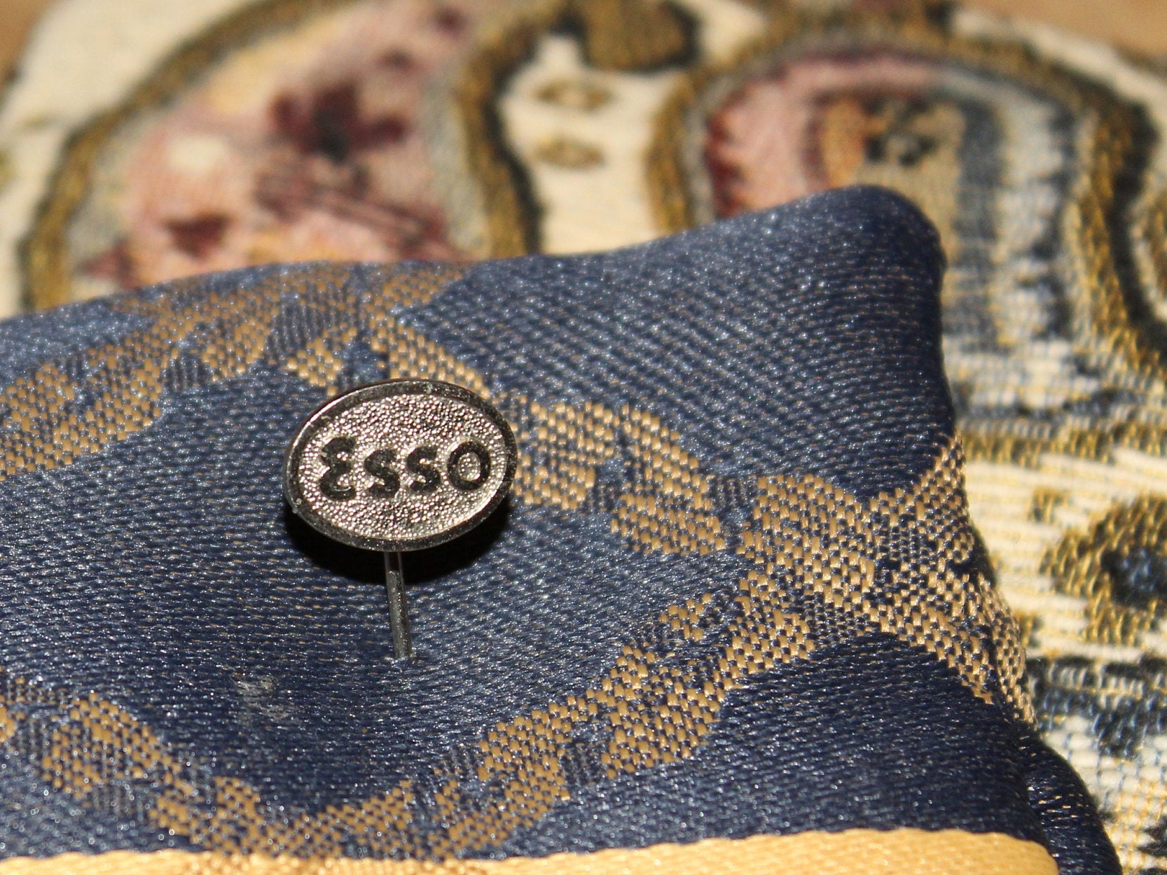 Vintage Esso Petroliana Hat Pin Silver Esso Logo Lapel Badge Fuel Pump ...