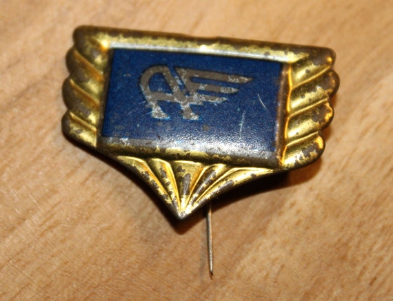 austin motor car pin badge - vintage automotive 1950's - Gem