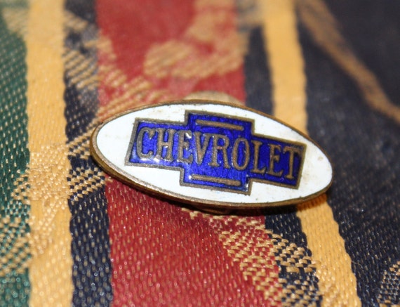 Antique Chevrolet enamel car lapel pin - Chevy advert… - Gem