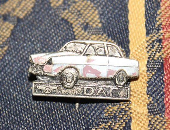 Vintage DAF truck pin - Dutch freighter lorry memorab… - Gem