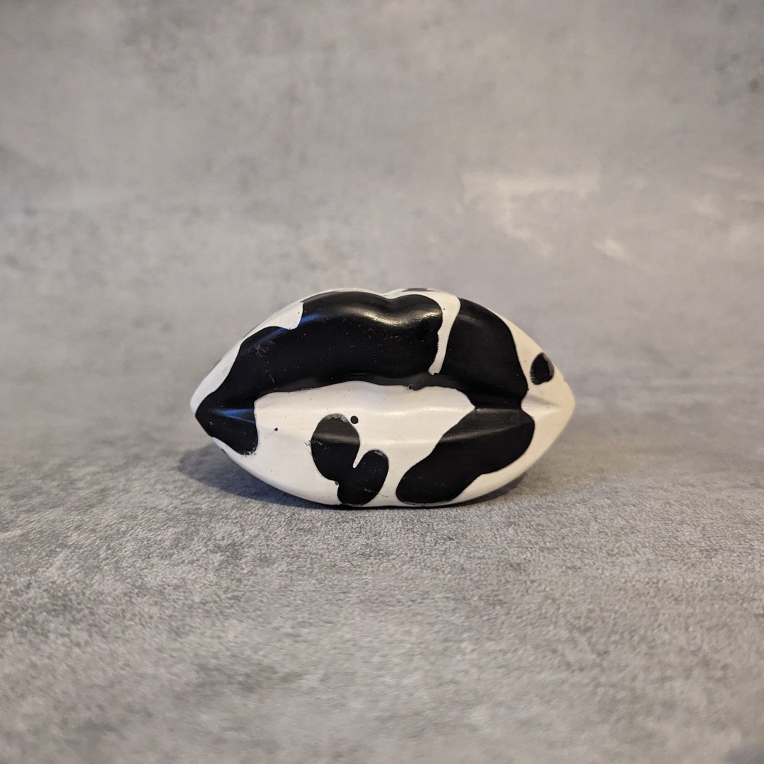 Quirky Alternative Luscious Marble Lip Ornament Decoration, Black and ...
