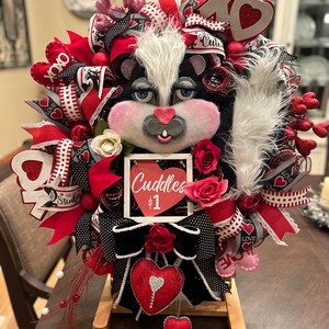 Skunk Wreath, Skunks, Valentine’s Day Wreaths, February 14th Attachment ...
