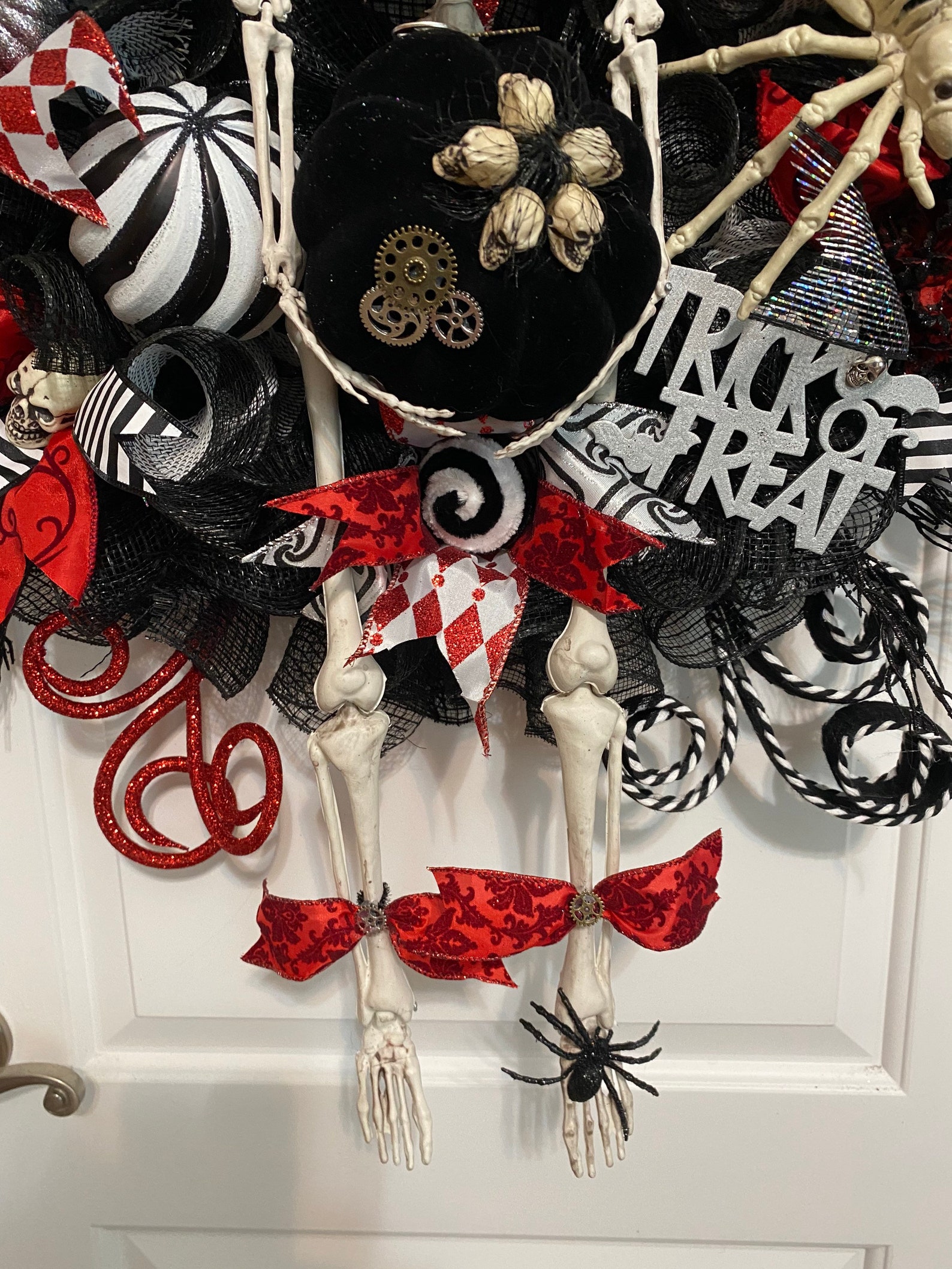 Halloween skeleton wreath skull wreath skeleton swag skull | Etsy