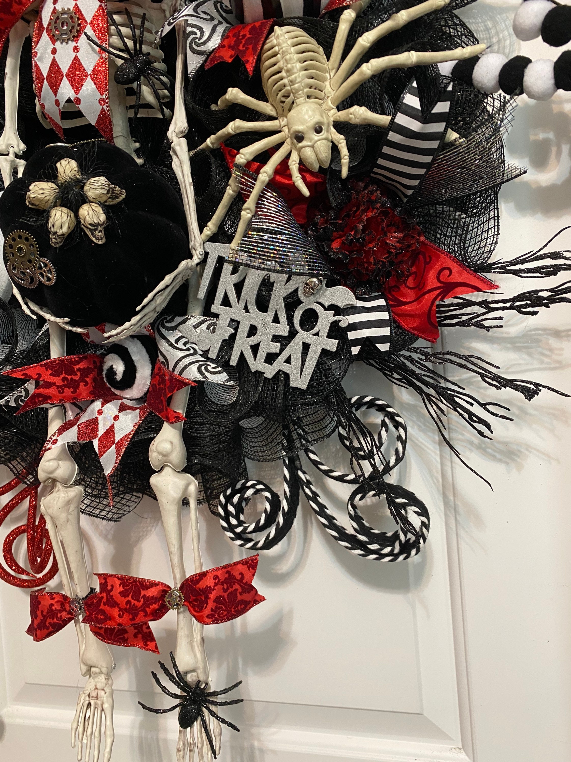 Halloween skeleton wreath skull wreath skeleton swag skull | Etsy