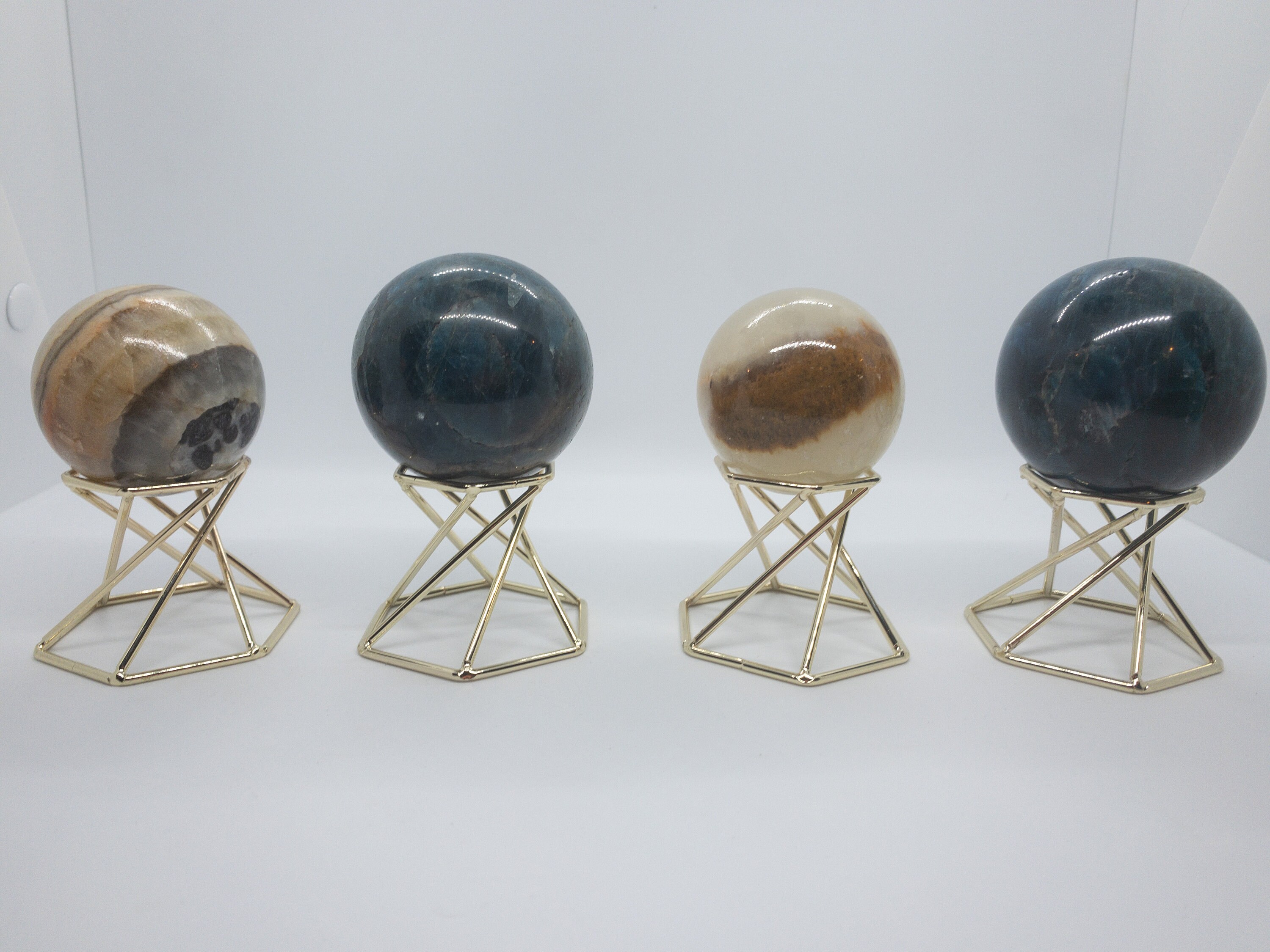 Collectibles Art & Collectibles Displays 1 Gold Sphere Holder for Home ...