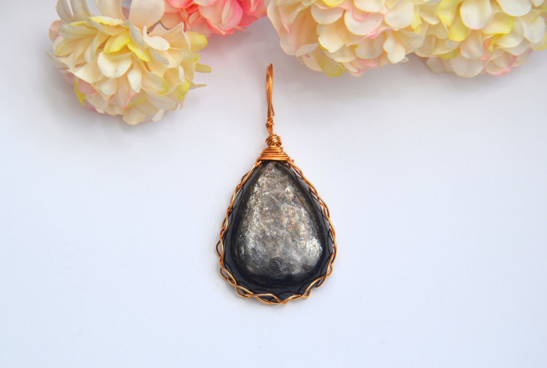 Anhänger aus Muskovit/Glimmer mit vergoldetem Draht - Etsy.de