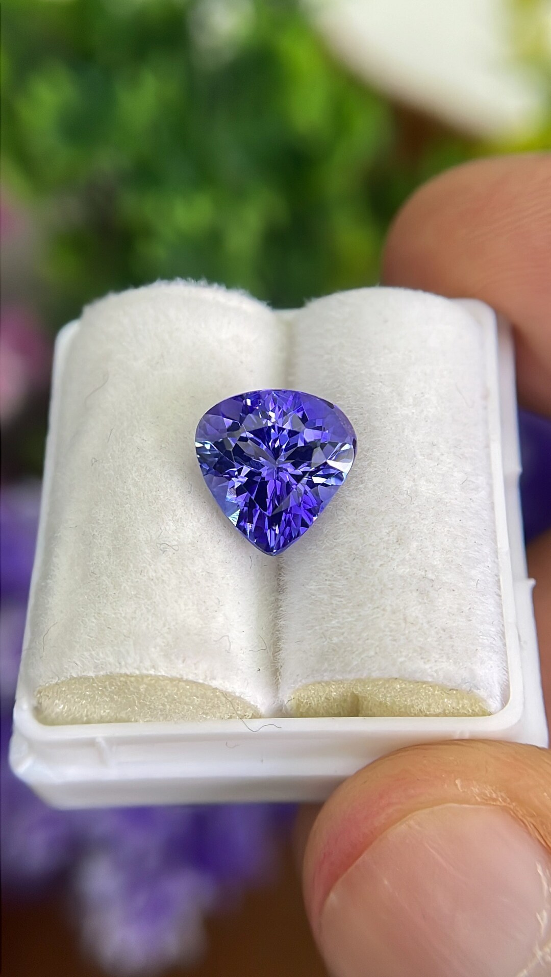 Peacock Color Natural Tanzanite Heart Shape 2.55 Cts , 9x8.7 Mm Highly ...
