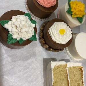 Mini Elegant Wedding Cakes (1 Dozen) - Etsy