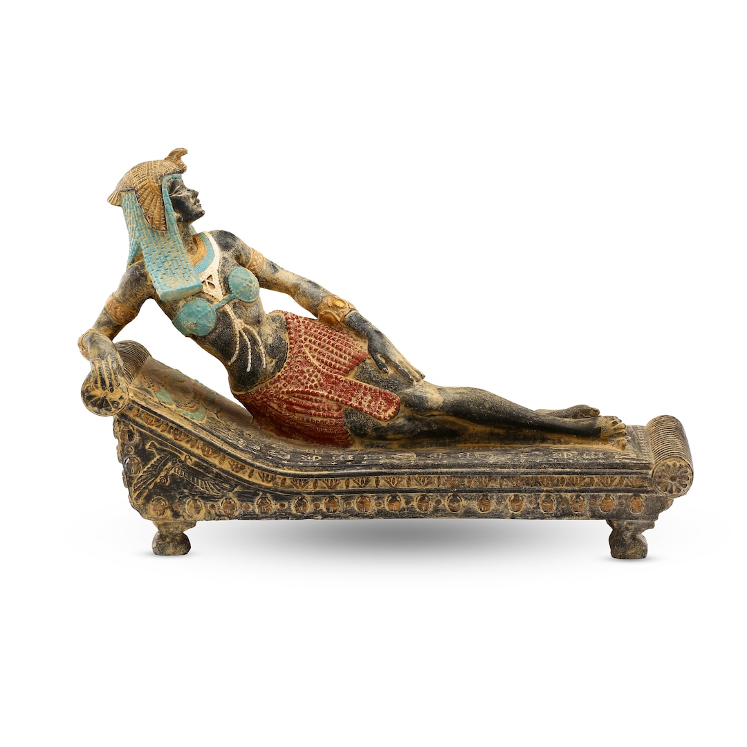 Large Statue of Egyptian Queen Cleopatra Lying on the Bed Loung Black ...