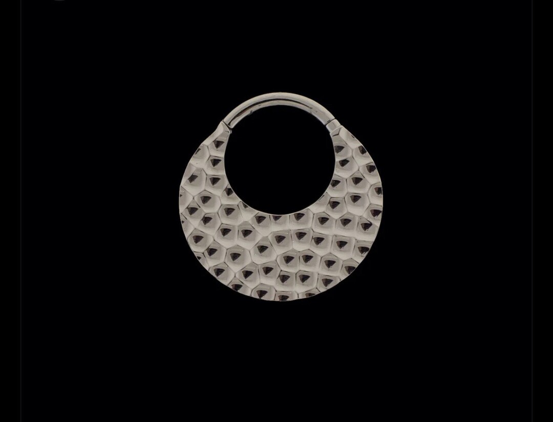 Hammer Titanium Clicker | Septum Piercing | Daith Pierceing | Hammered ...