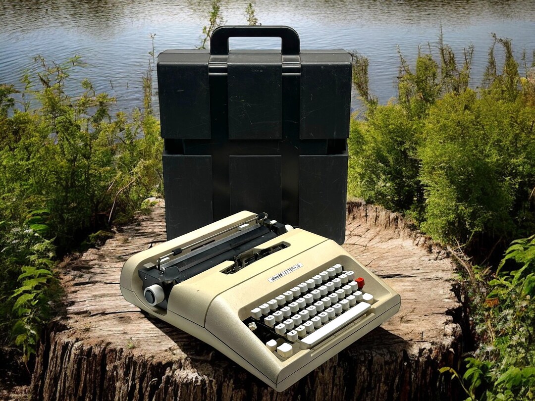 Olivetti Typewriter - Stunning Iron Body, Pristine Condition, Perfect ...