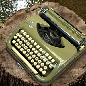 Original Green Princess Typewriter - Vintage Manual Typewriter - Retro ...
