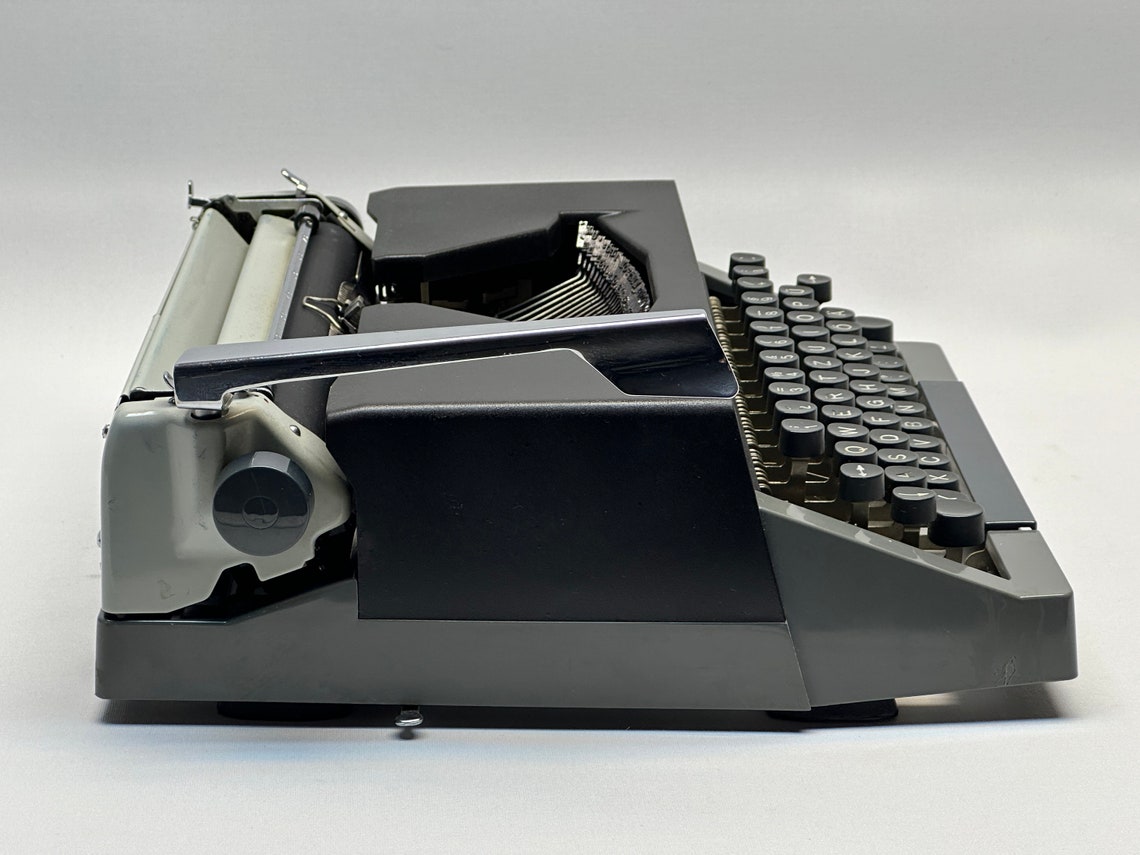Black Adler Typewriter QWERTZ Keyboard, Black Keyboard, Gray Leather ...