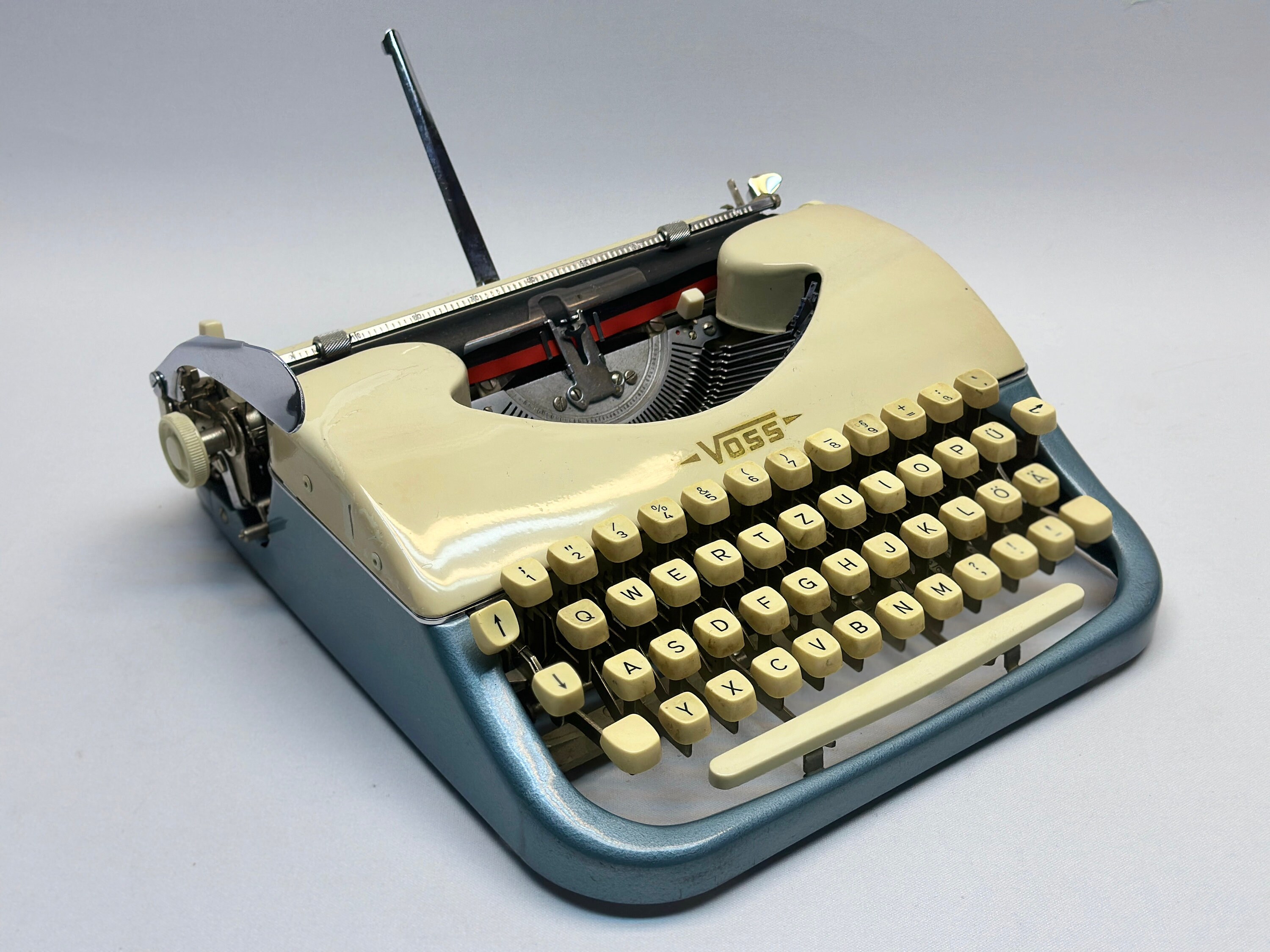 Timeless Beauty! Blue Voss Typewriter - Cream Keyboard, Leather Bag ...