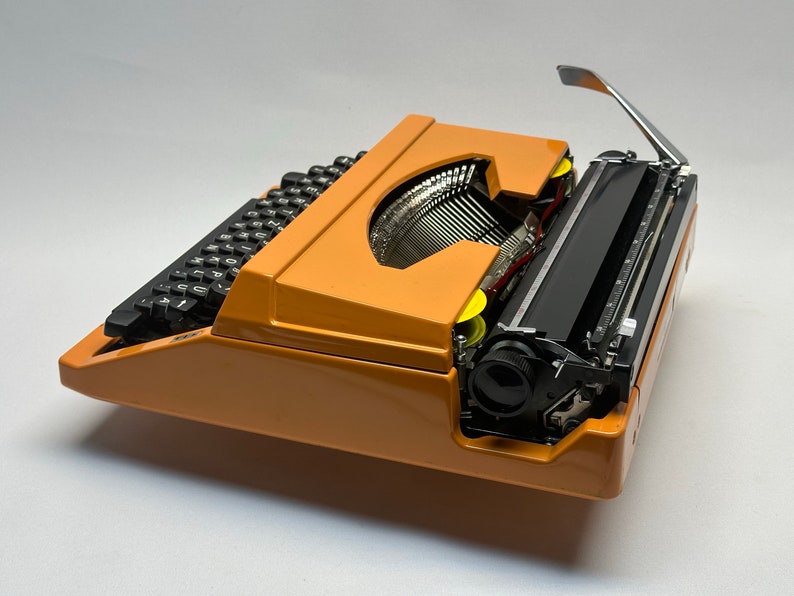 Vintage Elegance! Silver-reed Typewriter in Orange With Black QWERTZ ...