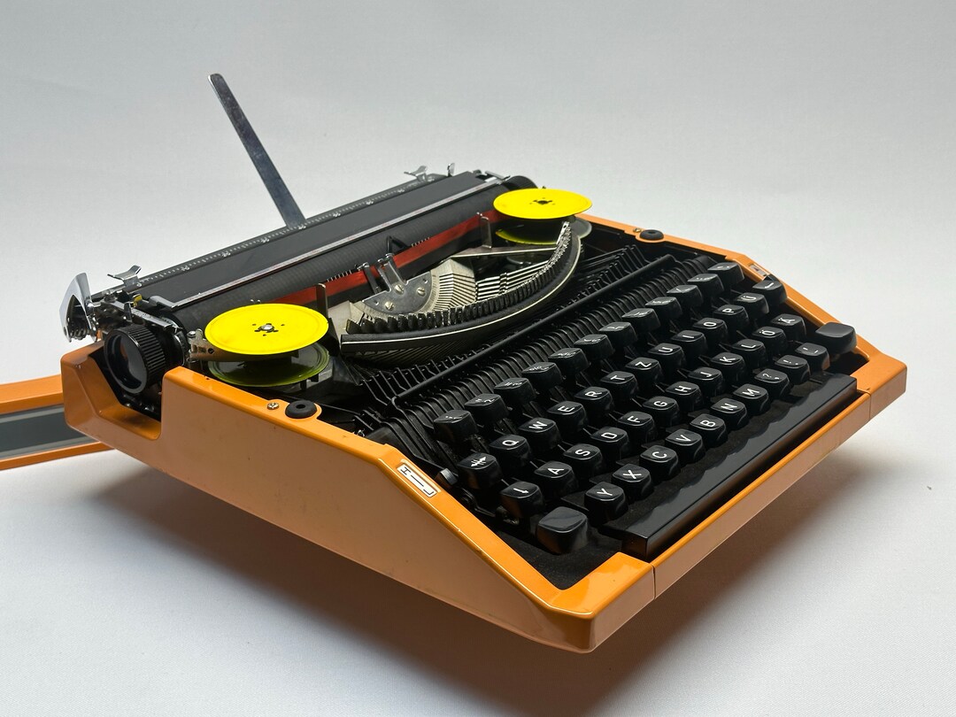 Vintage Elegance! Silver-reed Typewriter in Orange With Black QWERTZ ...