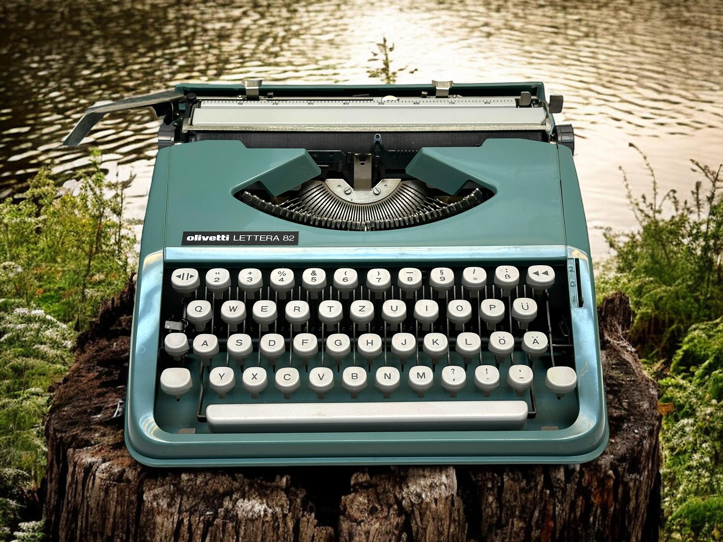 Olivetti Lettera 32 - Rare Vintage Manual Typewriter | Fully Functional ...