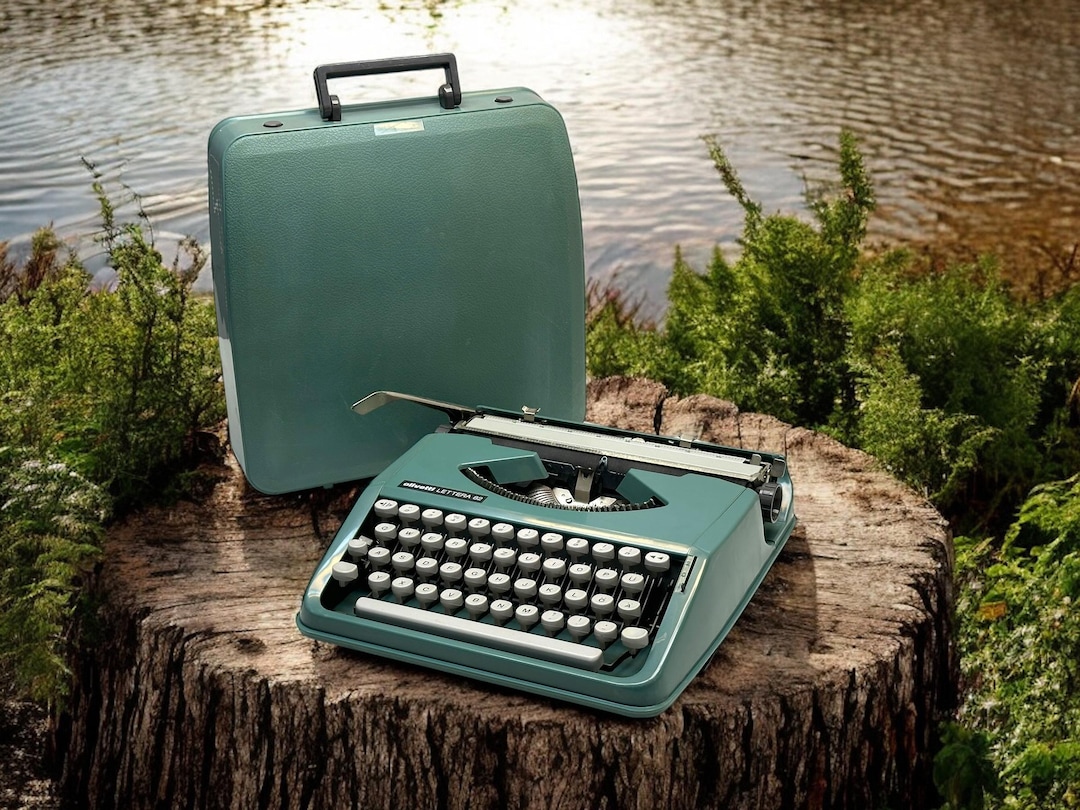 Olivetti Lettera 32 - Rare Vintage Manual Typewriter | Fully Functional ...