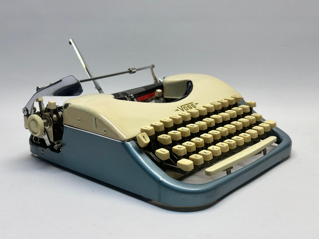 Timeless Beauty! Blue Voss Typewriter - Cream Keyboard, Leather Bag ...