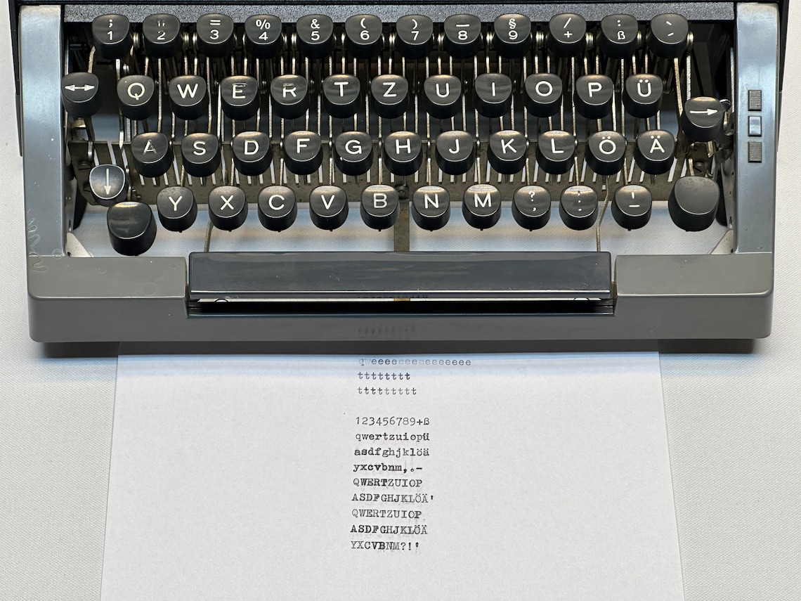 Black Adler Typewriter QWERTZ Keyboard, Black Keyboard, Gray Leather ...