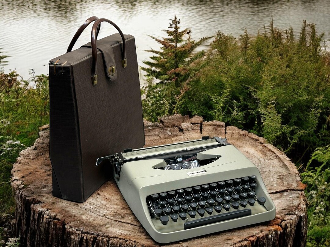 Underwood 18 Typewriter - Vintage Manual Portable Typewriter | Retro ...