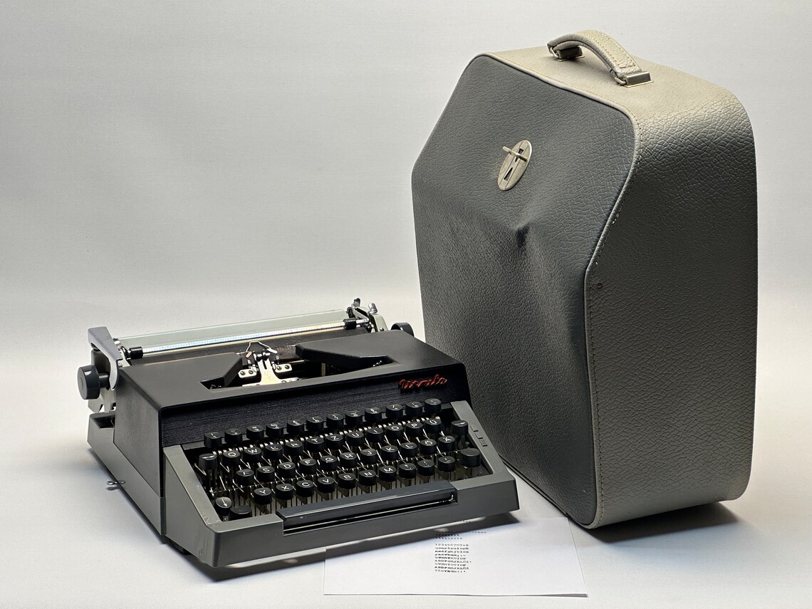 Black Adler Typewriter QWERTZ Keyboard, Black Keyboard, Gray Leather ...