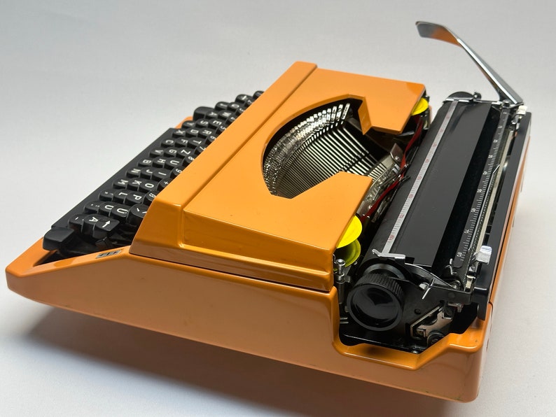 Vintage Elegance! Silver-reed Typewriter in Orange With Black QWERTZ ...