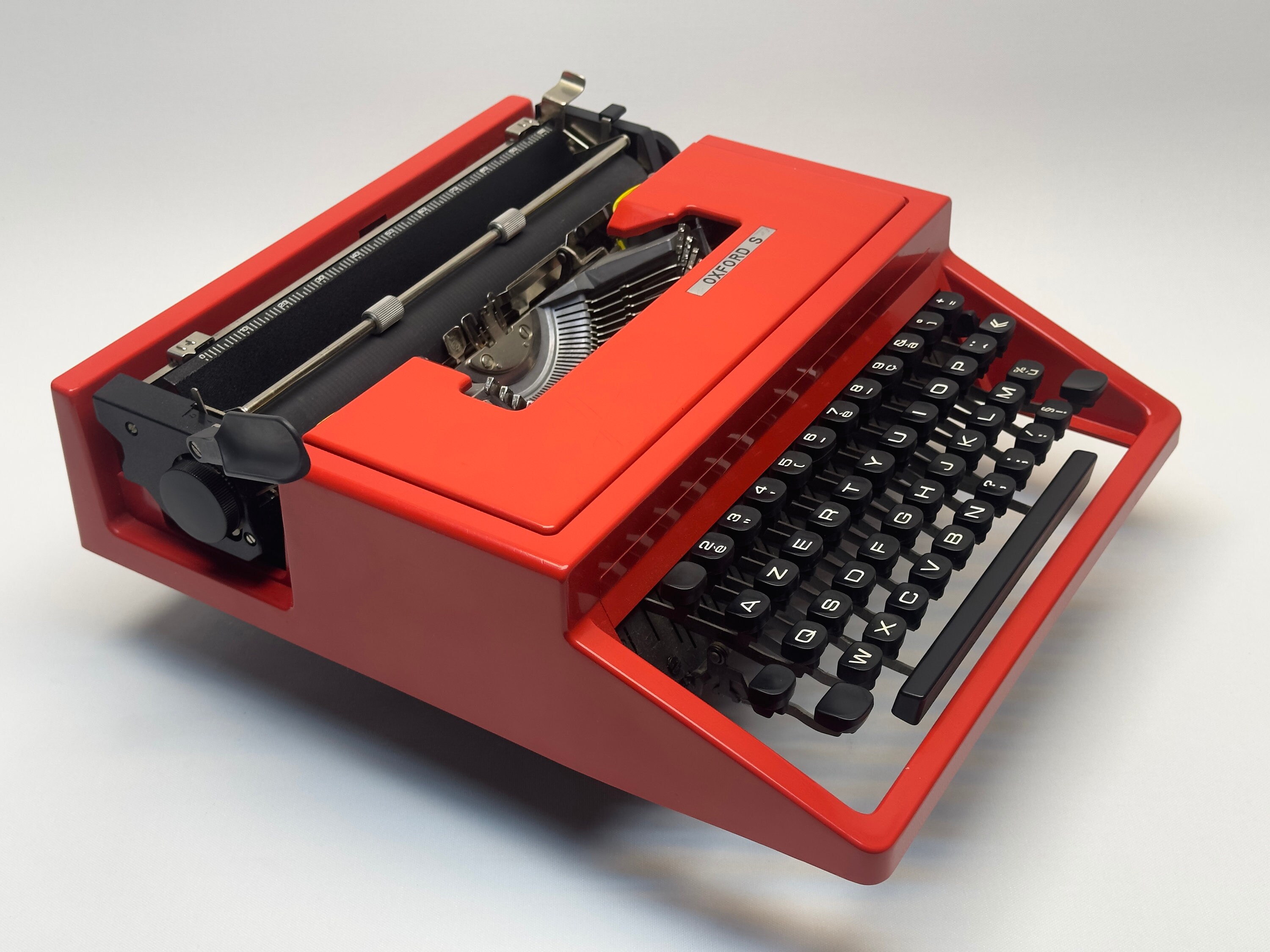 Oxford's Red Typewriter - 1960 Model - the Ultimate Gift for Writers ...