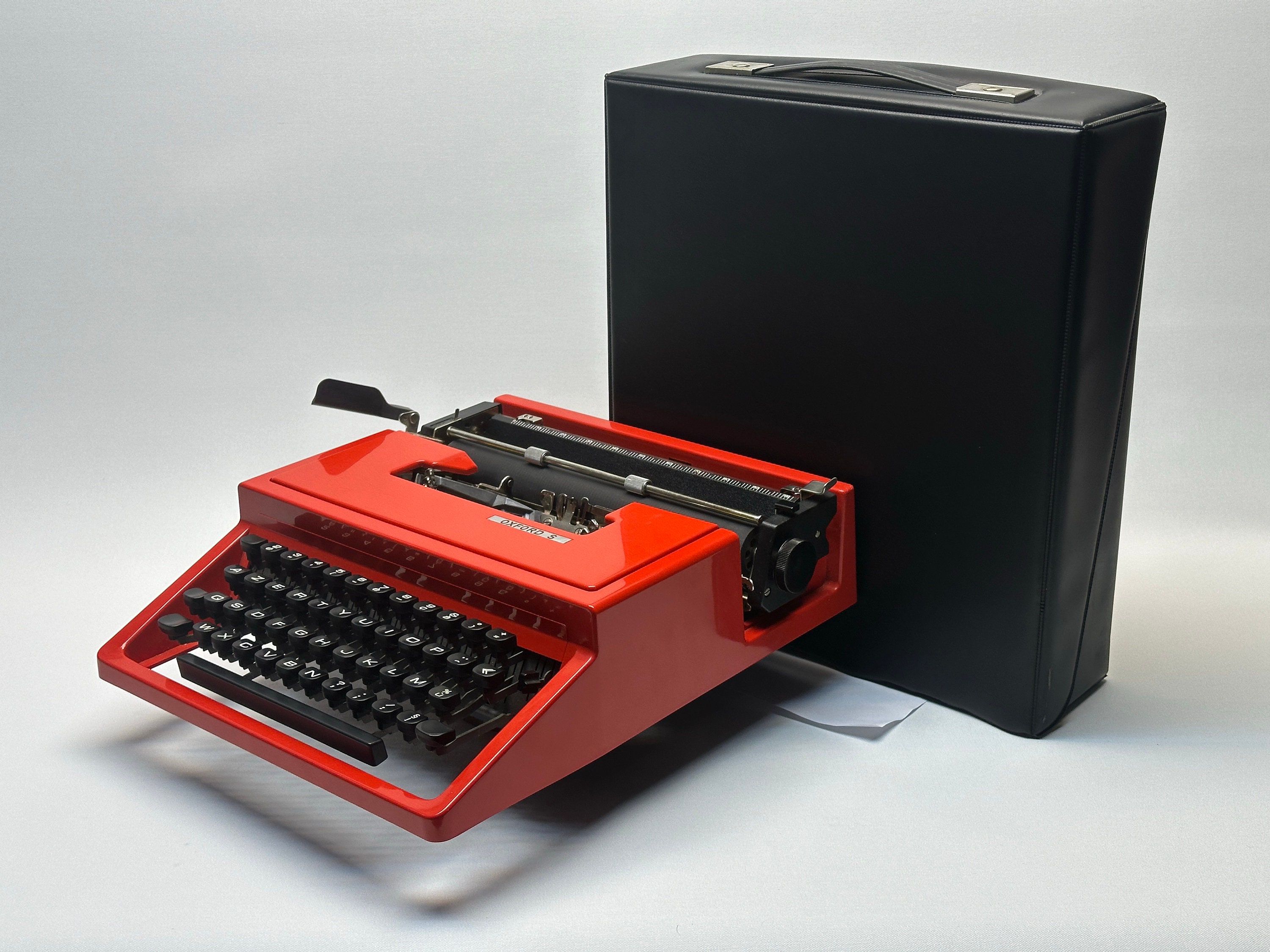 Oxford's Red Typewriter - 1960 Model - the Ultimate Gift for Writers ...