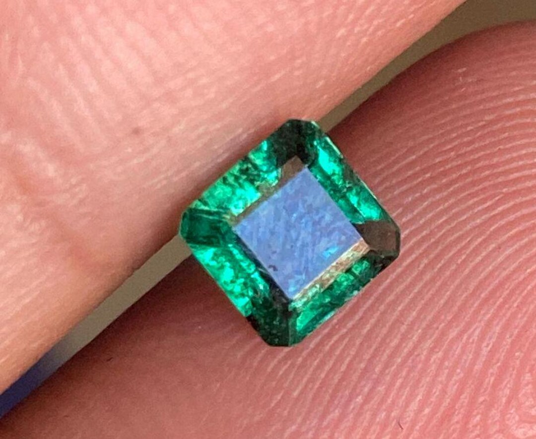 Fine Emerald Dark Green Color Octagon, 0.55 CTS Pure Green Color With ...