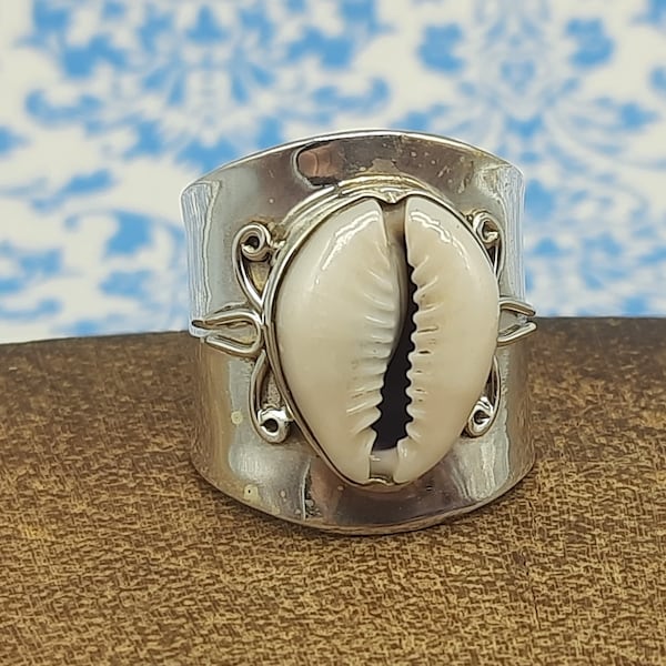 Cowrie Shell Ring - Etsy