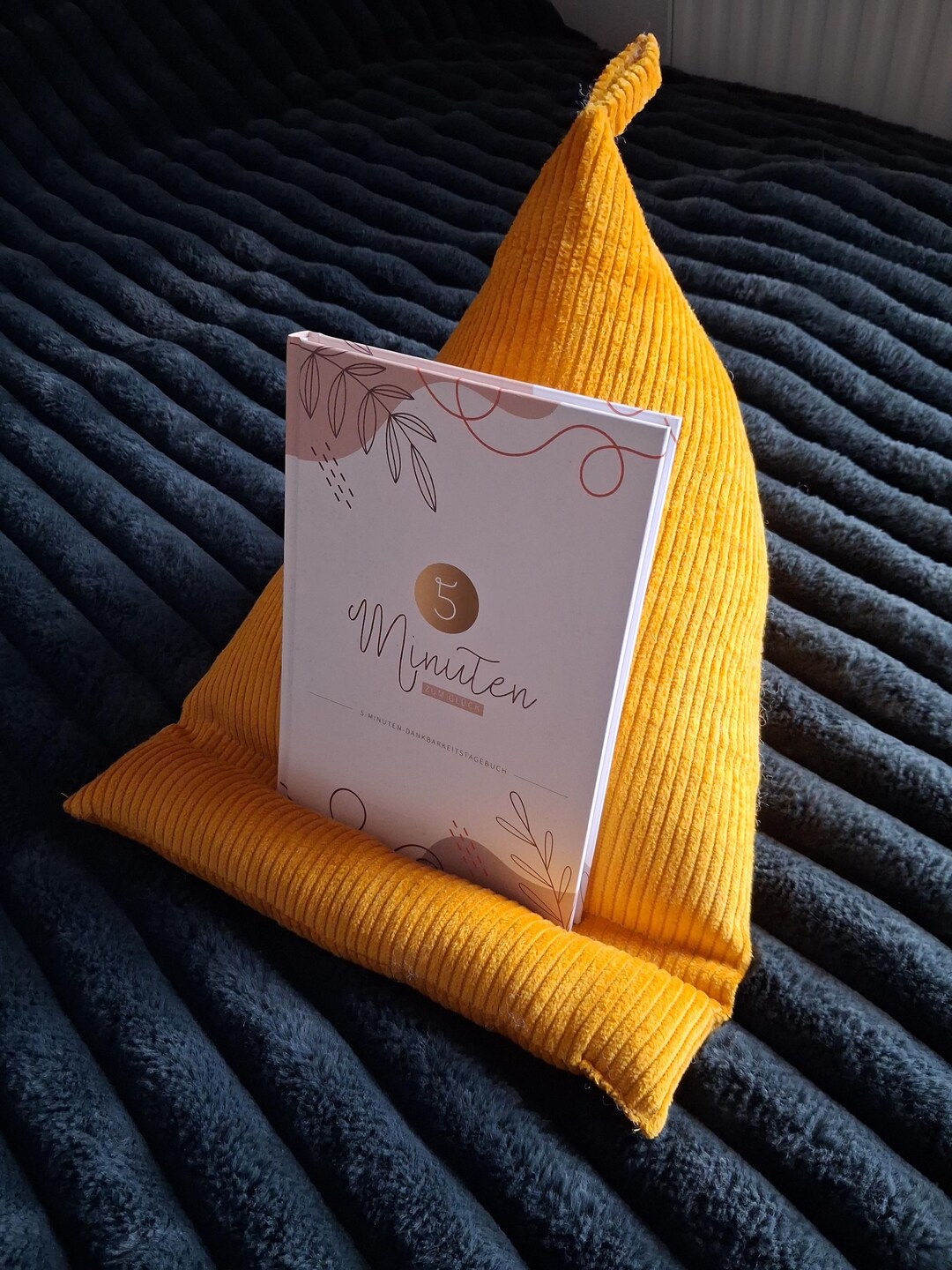 Reading Pillow, Book Pillow, XXL Pyramid Pillow for Tablet, E-book ...