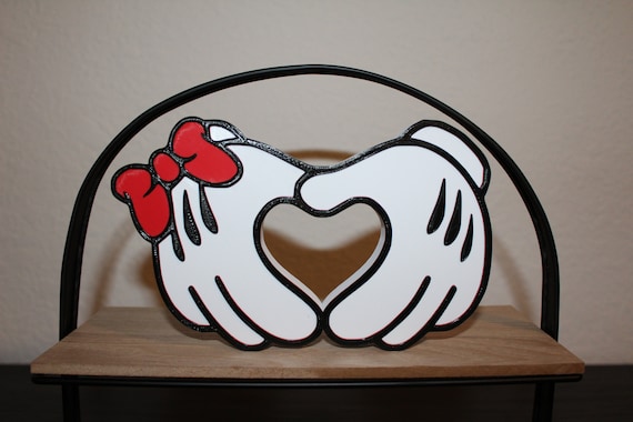 Minnie Mouse Heart Hands
