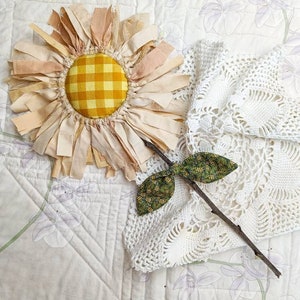 Primitive Country Sunflower, Primitive Grungy Yellow Bloom, Farmhouse ...